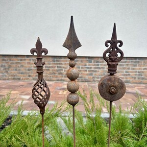 Rusty Garden Finial Metal Garden Stakes Rustic Yard Art Flower Pot ...