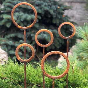 Set of 5 Rusty Metal Garden Stakes, Rusty Garden Finials, Metal Garden ...