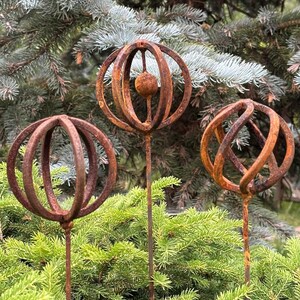 Modern Minimalist Garden Stakes – Rusty Metal Outdoor Decor for Yard ...