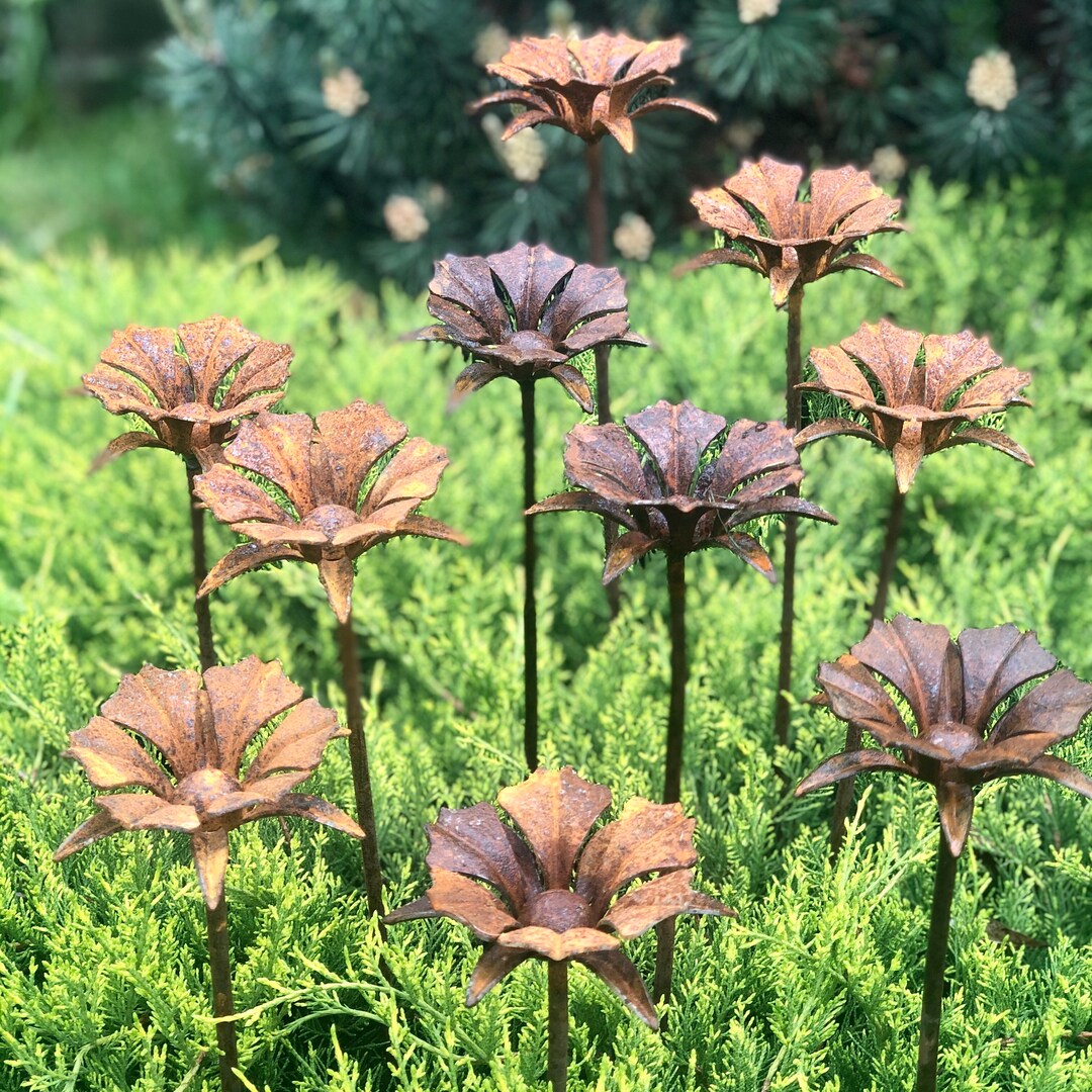 Rusty Flowers Set of 10, 10 Rusty Flowers Garden Stakes, Metal Garden ...
