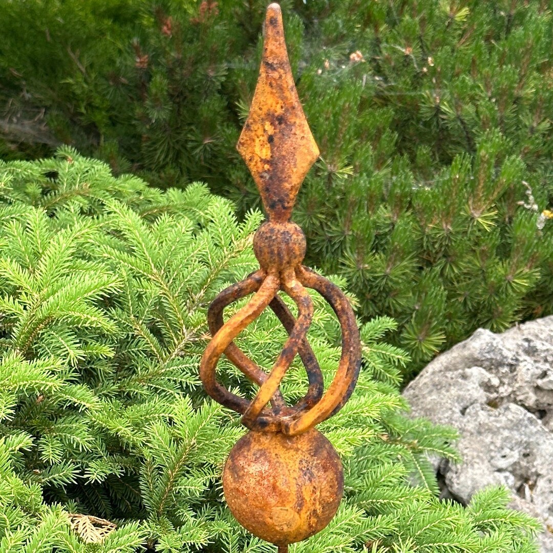 Rusty Metal Garden Stakes, Rustic Garden Finials, Outdoor Metal Garden ...