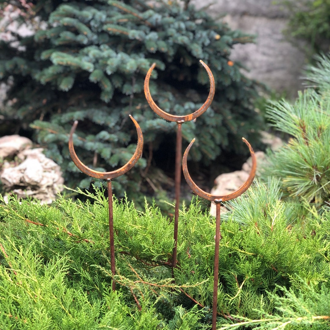 Set of 3 Rusty Metal Garden Stakes, Rusty Garden Finials, Metal Garden ...