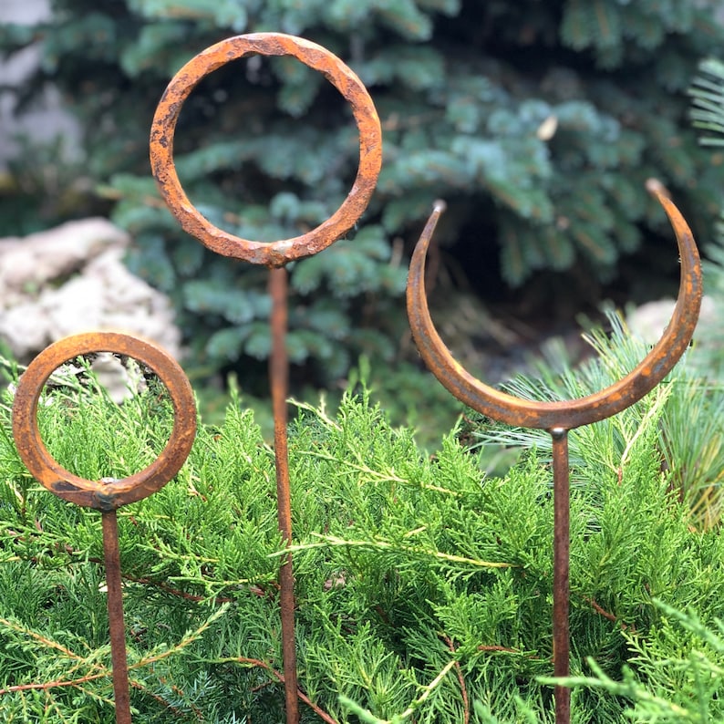 Set of 3 Rusty Metal Garden Stakes Rusty Garden Finials | Etsy