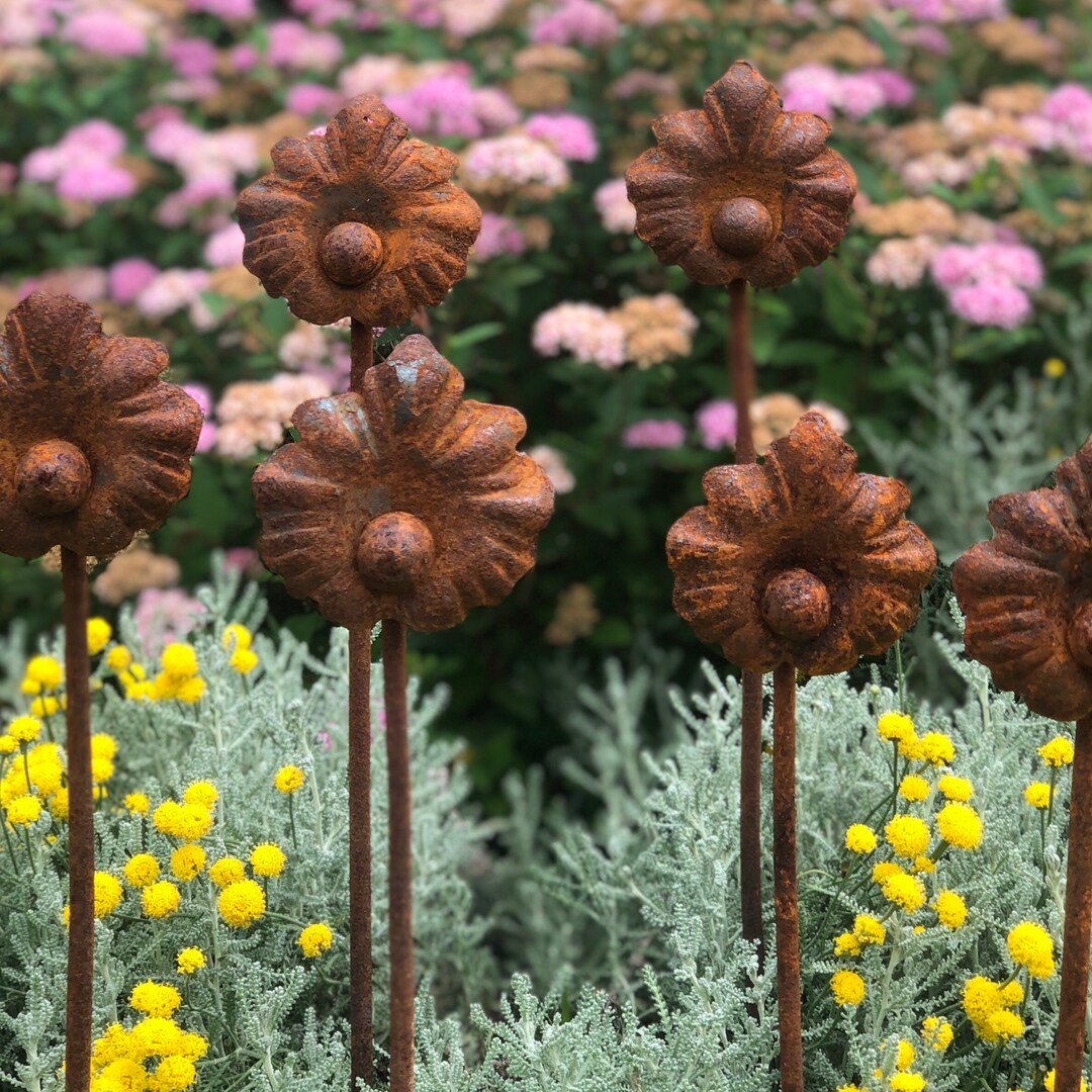 Rustic Garden Delight: Handcrafted Metal Flowers for Outdoor Decor ...