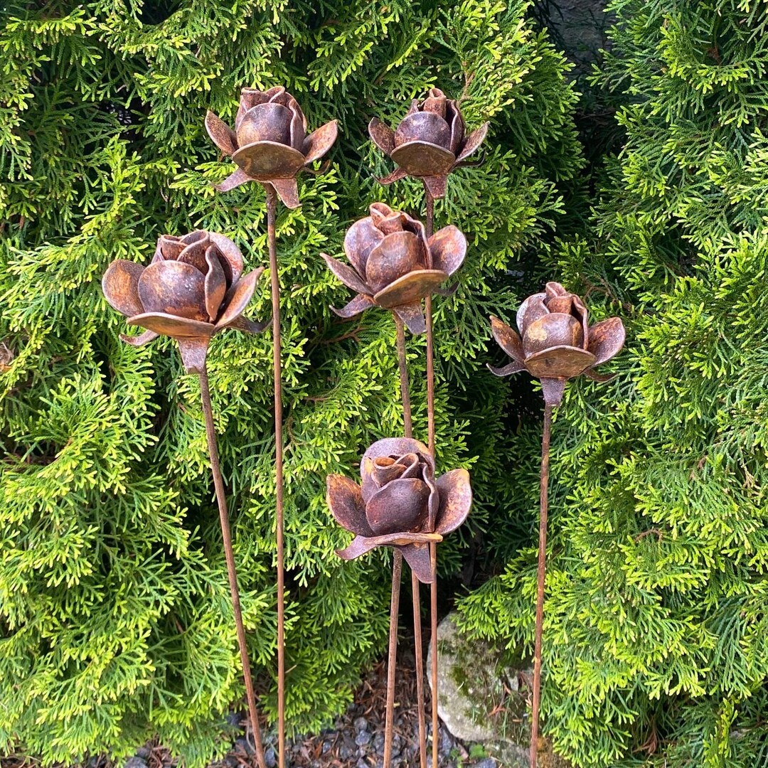 Rusty Flowers Set of 6, 6 Rusty Roses Garden Stakes, Metal Garden Decor ...