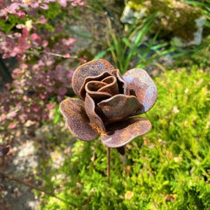 Rusty Flowers Set of 6, 6 Rusty Roses Garden Stakes, Metal Garden Decor ...