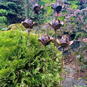 Rusty Flowers Set of 6, 6 Rusty Roses Garden Stakes, Metal Garden Decor ...