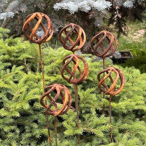 Modern Minimalist Garden Stakes, Rusty Metal Garden Outdoor Decor - Etsy