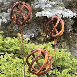 Modern Minimalist Garden Stakes for Outdoor Decor, Unique Rusty Metal ...