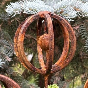 Modern Minimalist Garden Stakes – Rusty Metal Outdoor Decor for Yard ...