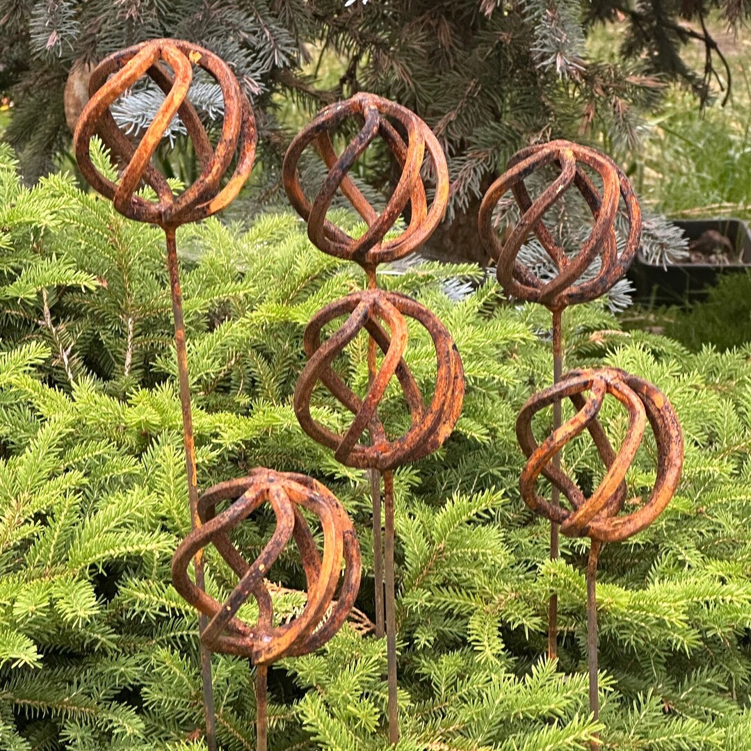 Modern Minimalist Garden Stakes, Rusty Metal Garden Outdoor Decor - Etsy