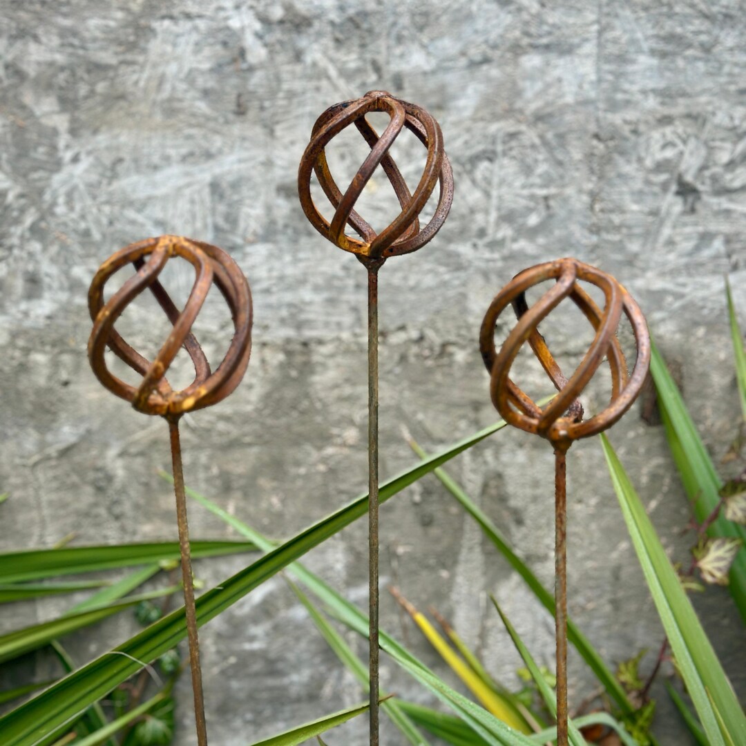 Modern Minimalist Garden Stakes for Outdoor Decor, Unique Rusty Metal ...