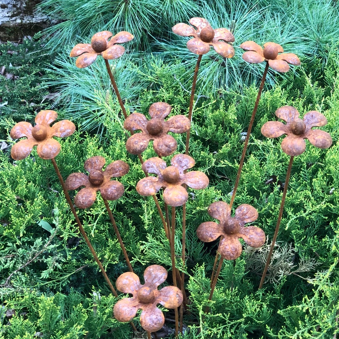 Rusty Flowers Set of 10, 10 Rusty Flowers Garden Stakes, Metal Garden ...