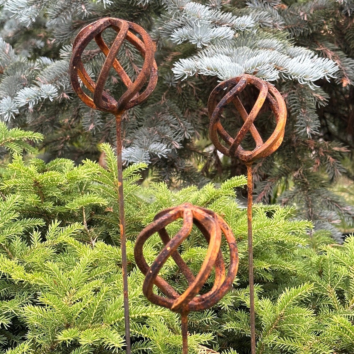 Modern Minimalist Garden Stakes for Outdoor Decor, Unique Rusty Metal ...