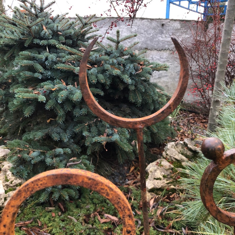 Set of 8 Rusty Metal Garden Stakes Rusty Garden Finials - Etsy