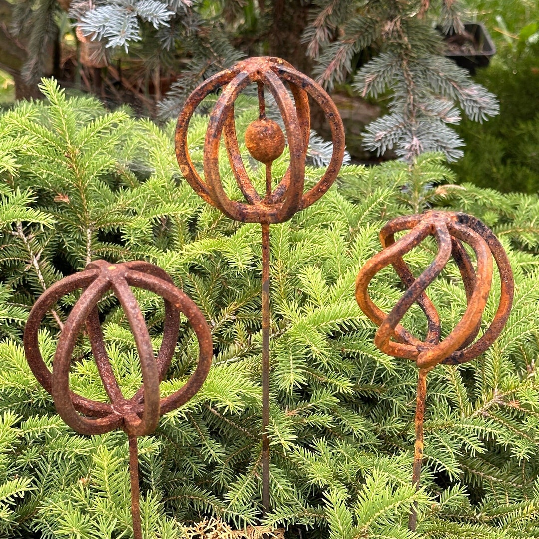 Modern Minimalist Garden Stakes – Rusty Metal Outdoor Decor for Yard ...