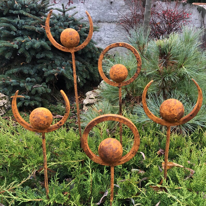 Set of 5 Rusty Metal Garden Stakes Rusty Garden Finials - Etsy