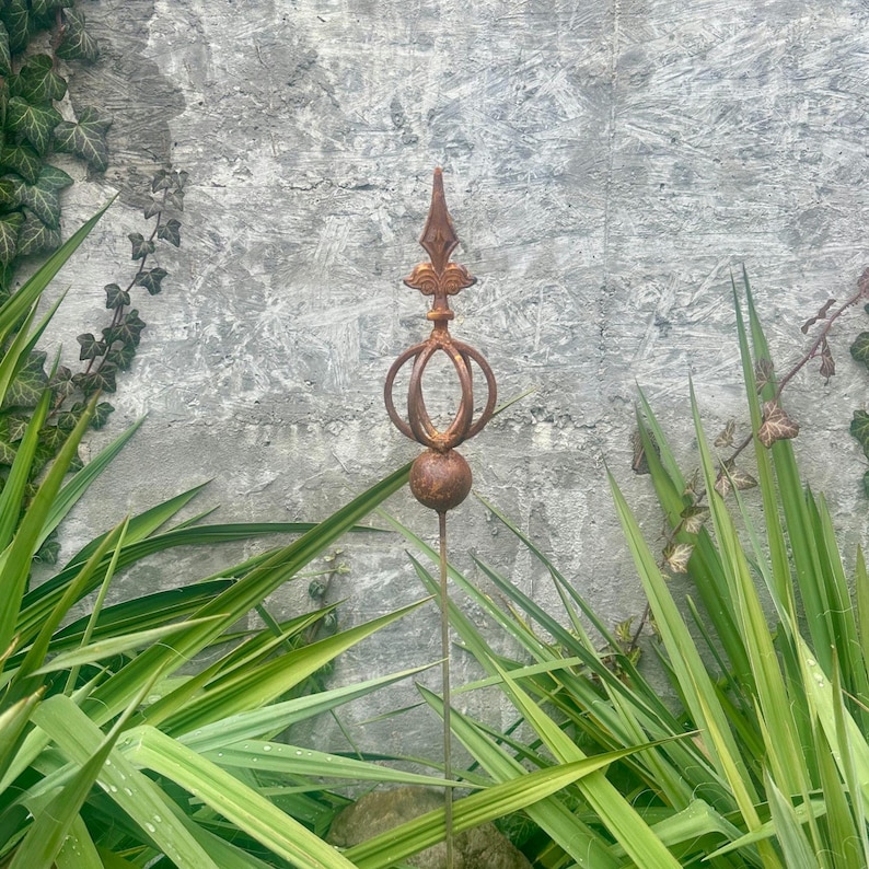 Rusty Metal Garden Finial Stake, Weathered Corten Steel Peak Decor - Etsy