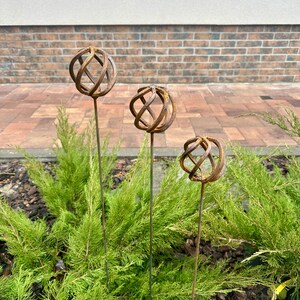 Modern Minimalist Garden Stakes for Outdoor Decor, Unique Rusty Metal ...