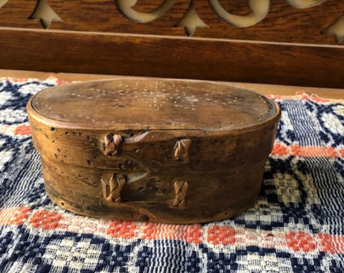 Primitive Antique Shaker Style Oval Box With Two Fingers Facing Left ...