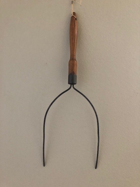 Primitive Antique Pie Lifter, Metal With Wood Handle, Farmhouse Decor ...