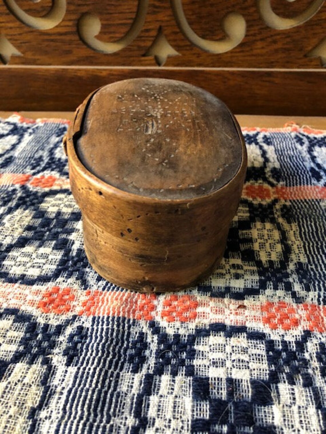 Primitive Antique Shaker Style Oval Box With Two Fingers Facing Left ...