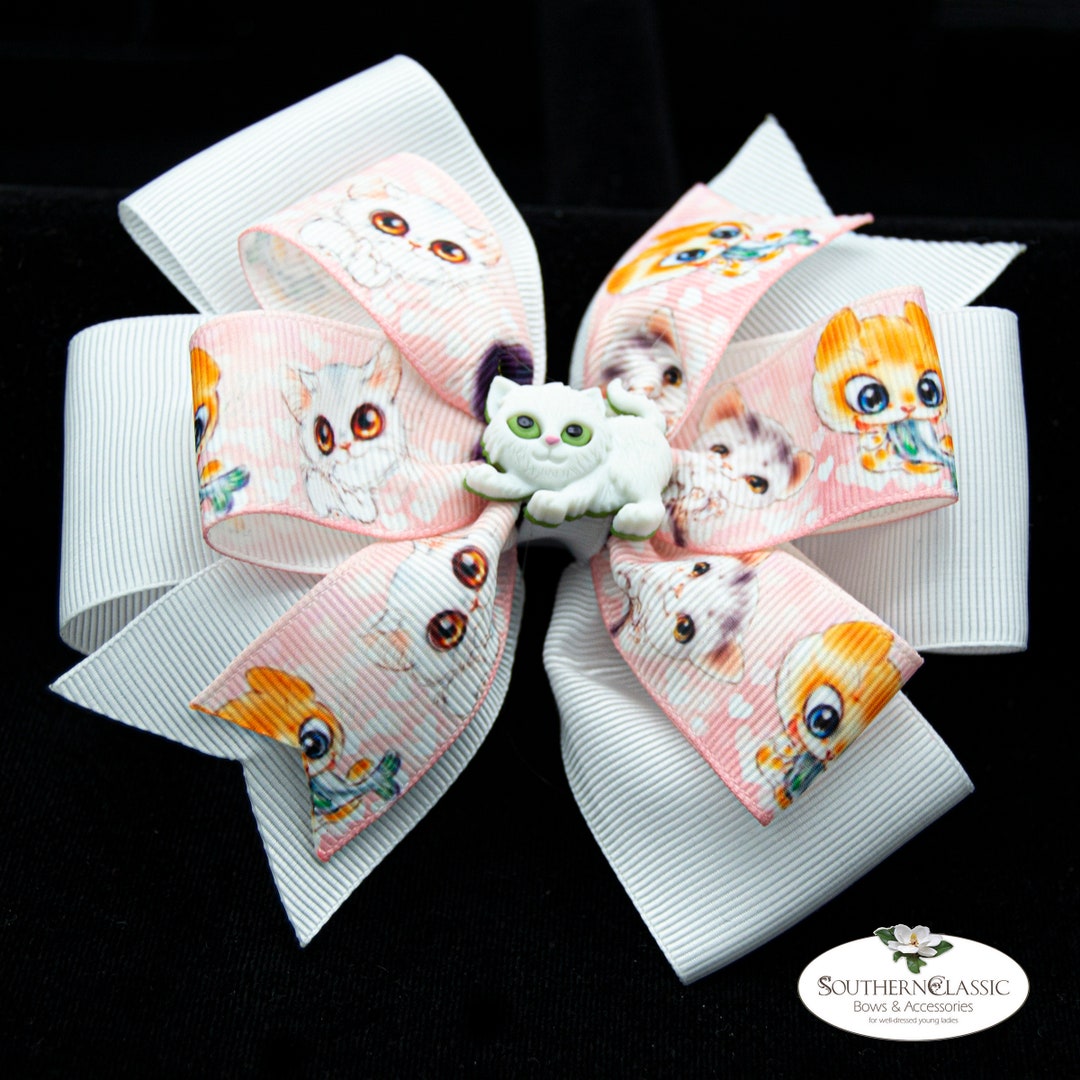 Cute Kittens Stacked Pinwheel Bow White Resin Cat Center Pink and White ...