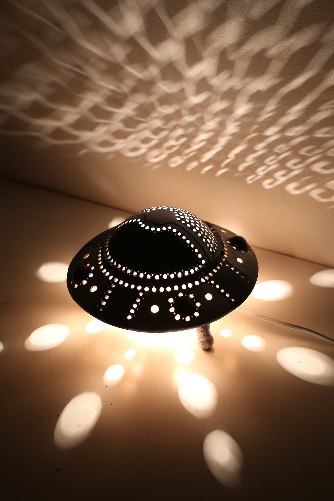 UFO Table Lamp. 50s Style Alien Spaceship Ceramic Lamp. Mars - Etsy