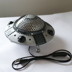 UFO Table Lamp. 50s Style Alien Spaceship Ceramic Lamp. Mars Attacks ...