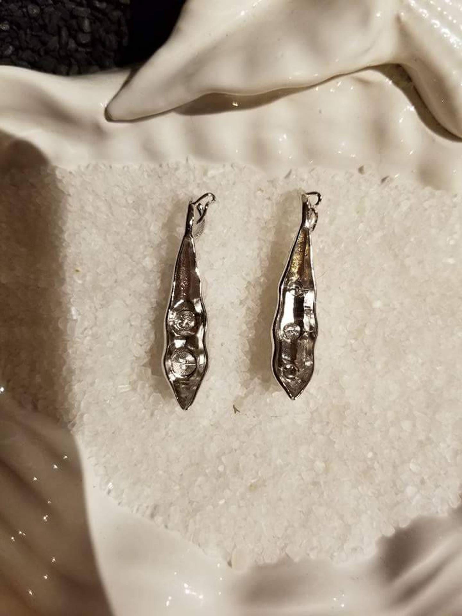 925 Sterling Silver Pea Pod holds 2 or 3 peas - Etsy