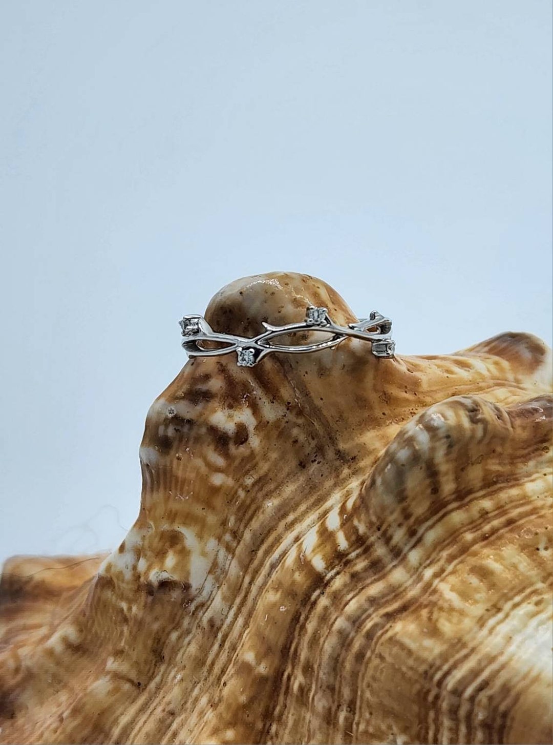 Women's Vintage Elvish Vine 18k Gold Dainty Wedding Band With Diamonds ...