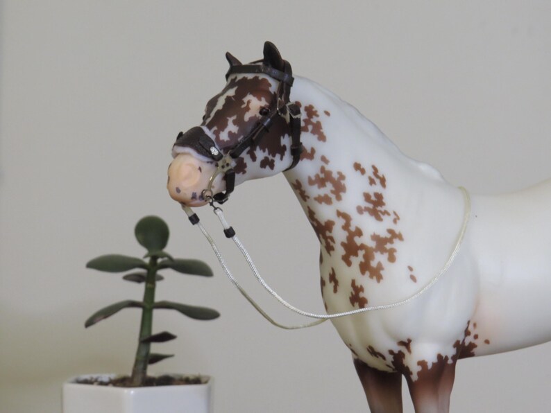 Deluxe Leather Traditional Model Horse Hackamore - Fist 1/9 Scale Model ...