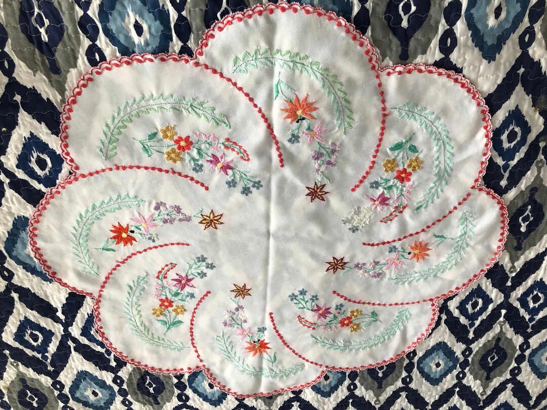 HAND EMBROIDERED Dresser Scarf/ Table Topper - Etsy