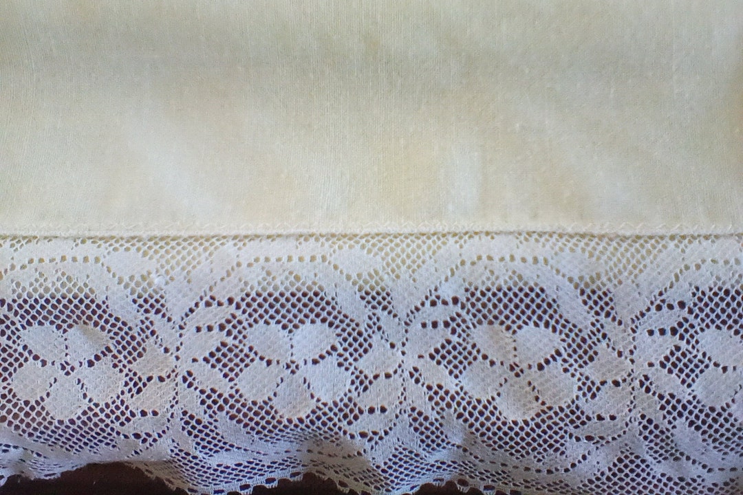 SPECIAL vintage Lace Trimmed Pale Yellow Tablecloth - Etsy