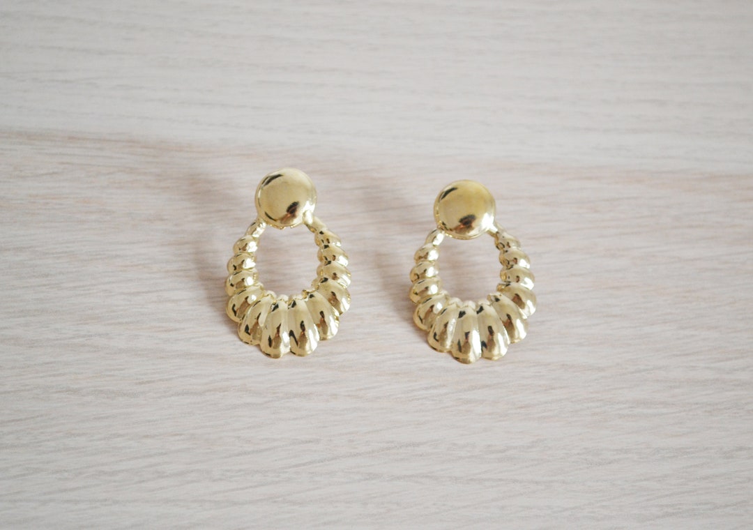 Vintage Retro 80s Gold Round Circle Oval Stripy Ridged Scalloped Door ...