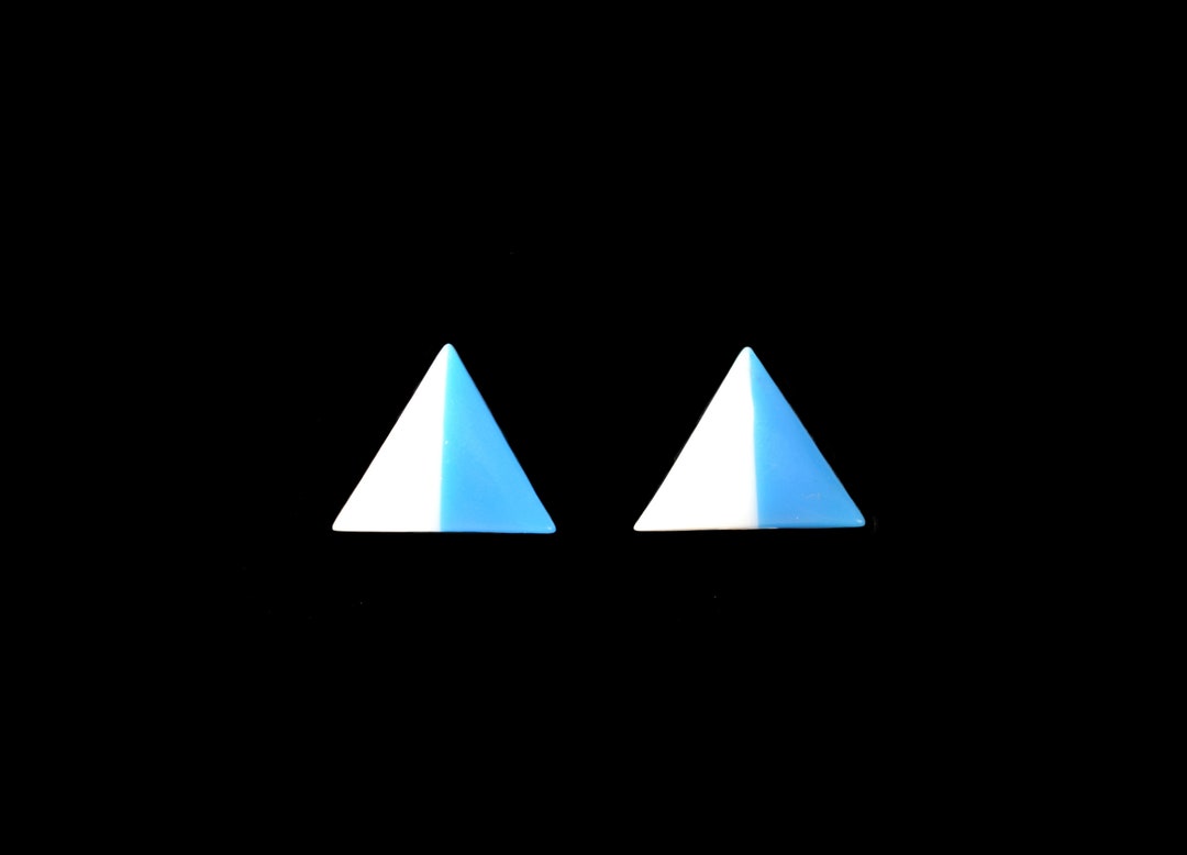 Retro Vintage 80s Blue White Triangle Smooth Dome Geometric Half ...