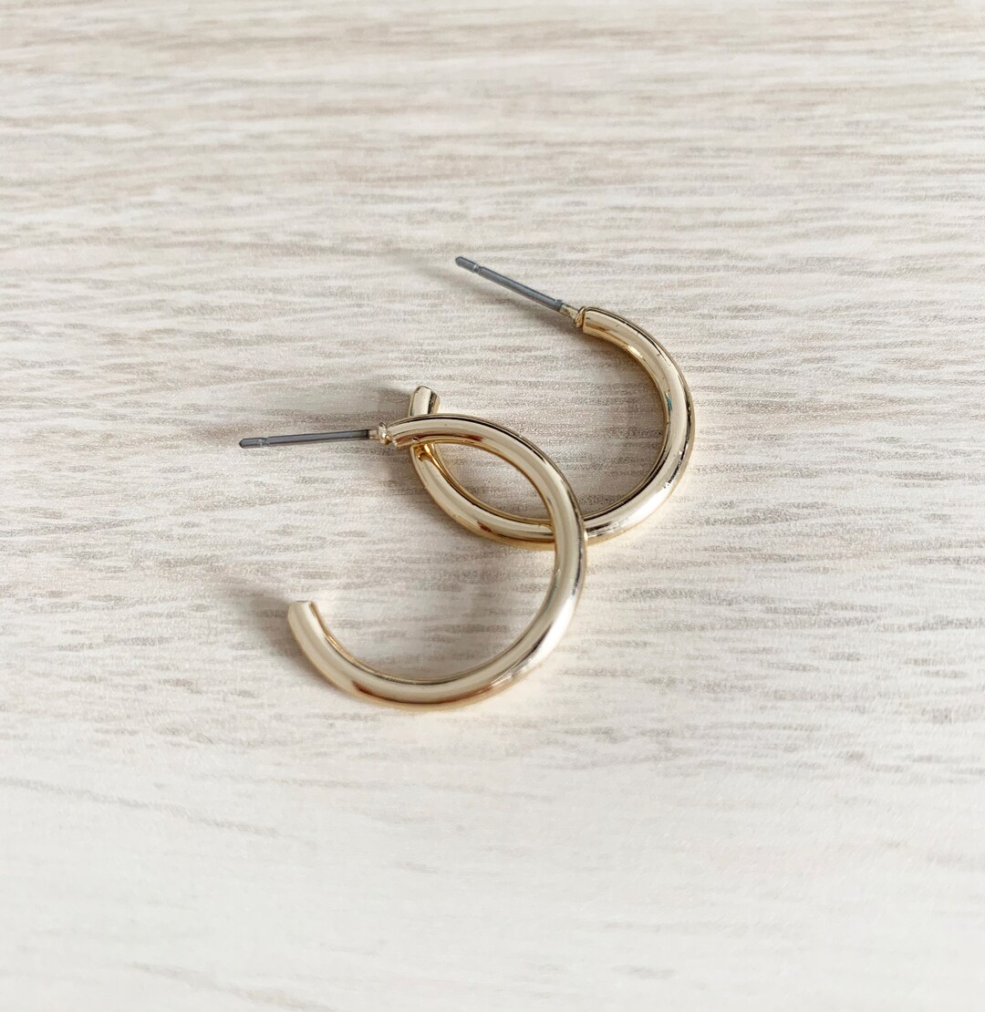 Vintage Retro 90s Pale Gold Round Circle Tube Smooth Shiny Thin ...