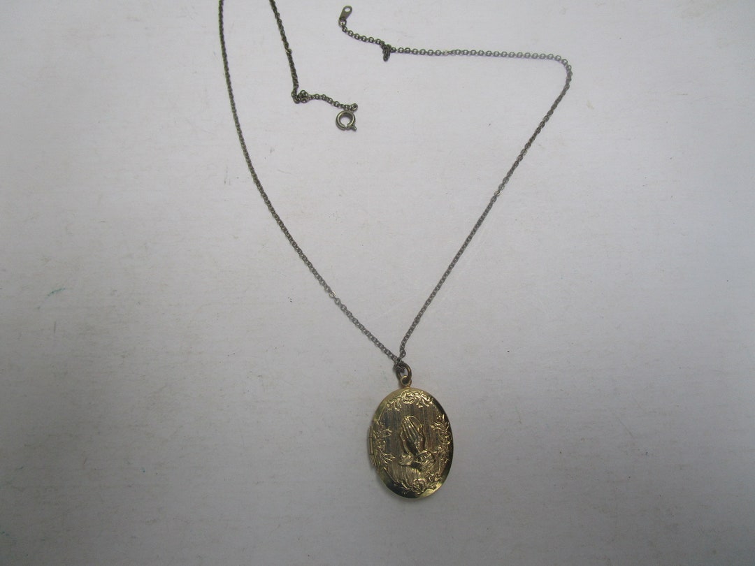 Vtg Catholic Praying Hands Photo Locket & Chain Necklace - Etsy