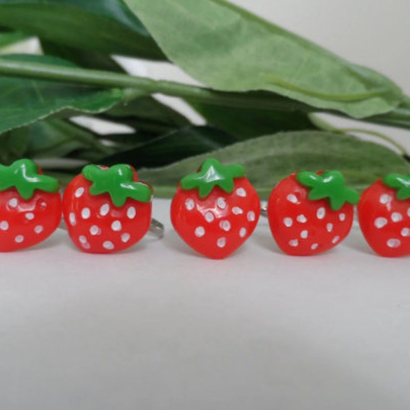 Strawberry Ring - Etsy Canada
