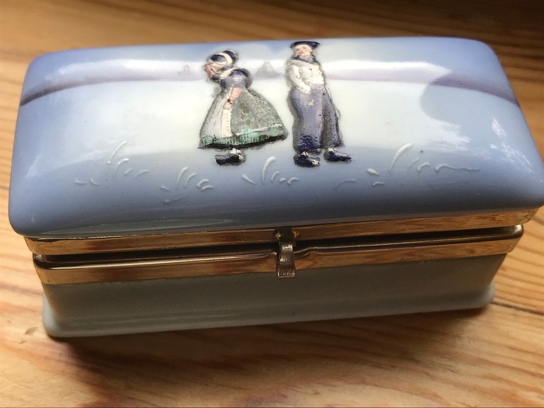 A Unique Vintage Dutch Delft Blue Lidded Jewelery Box. Beautiful Memory ...