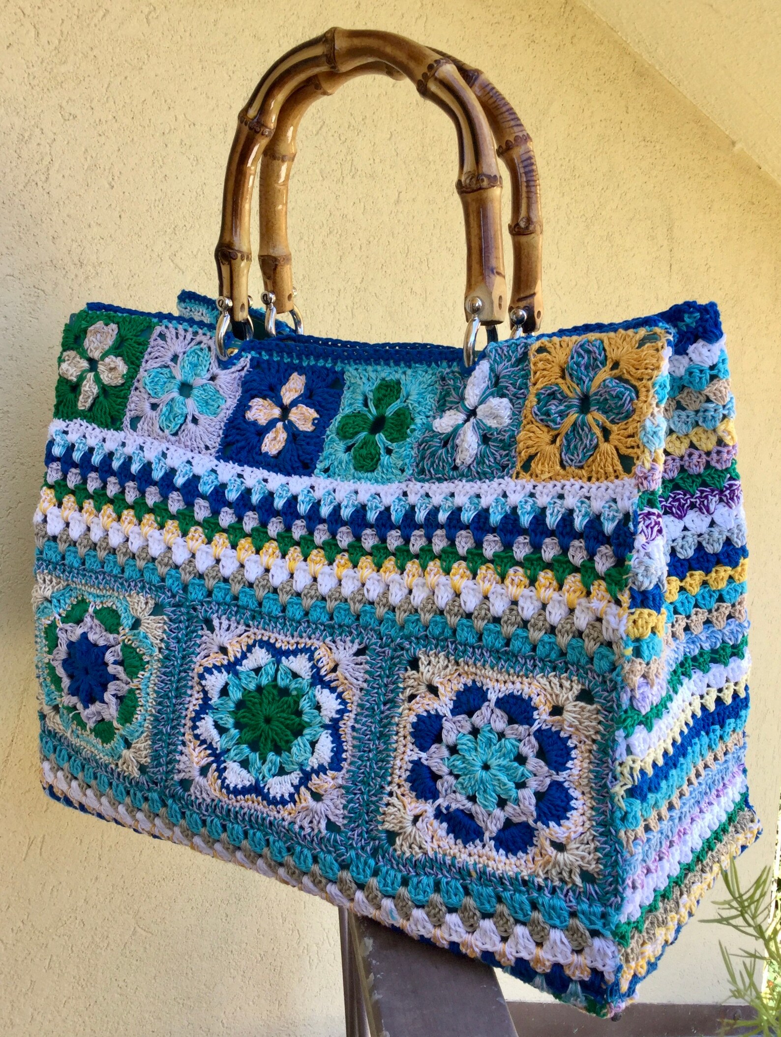 Borsa in cotone fatta ad uncinetto a granny squares, grande borsa estiva su ordinazione nelle ...