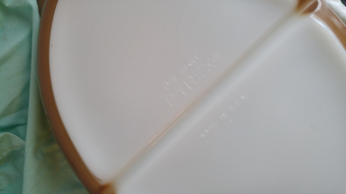 Pyrex Americana Divided Baking Serving Dish With Glass Lid - Etsy