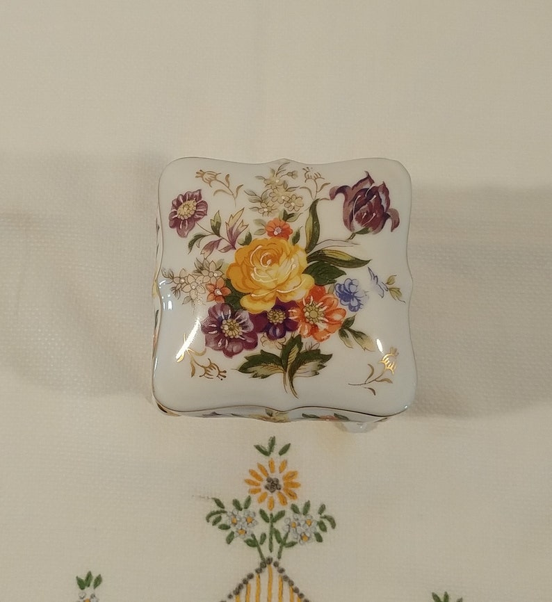 Vintage Napco Footed Jewelry Cache Box With Floral Display - Etsy