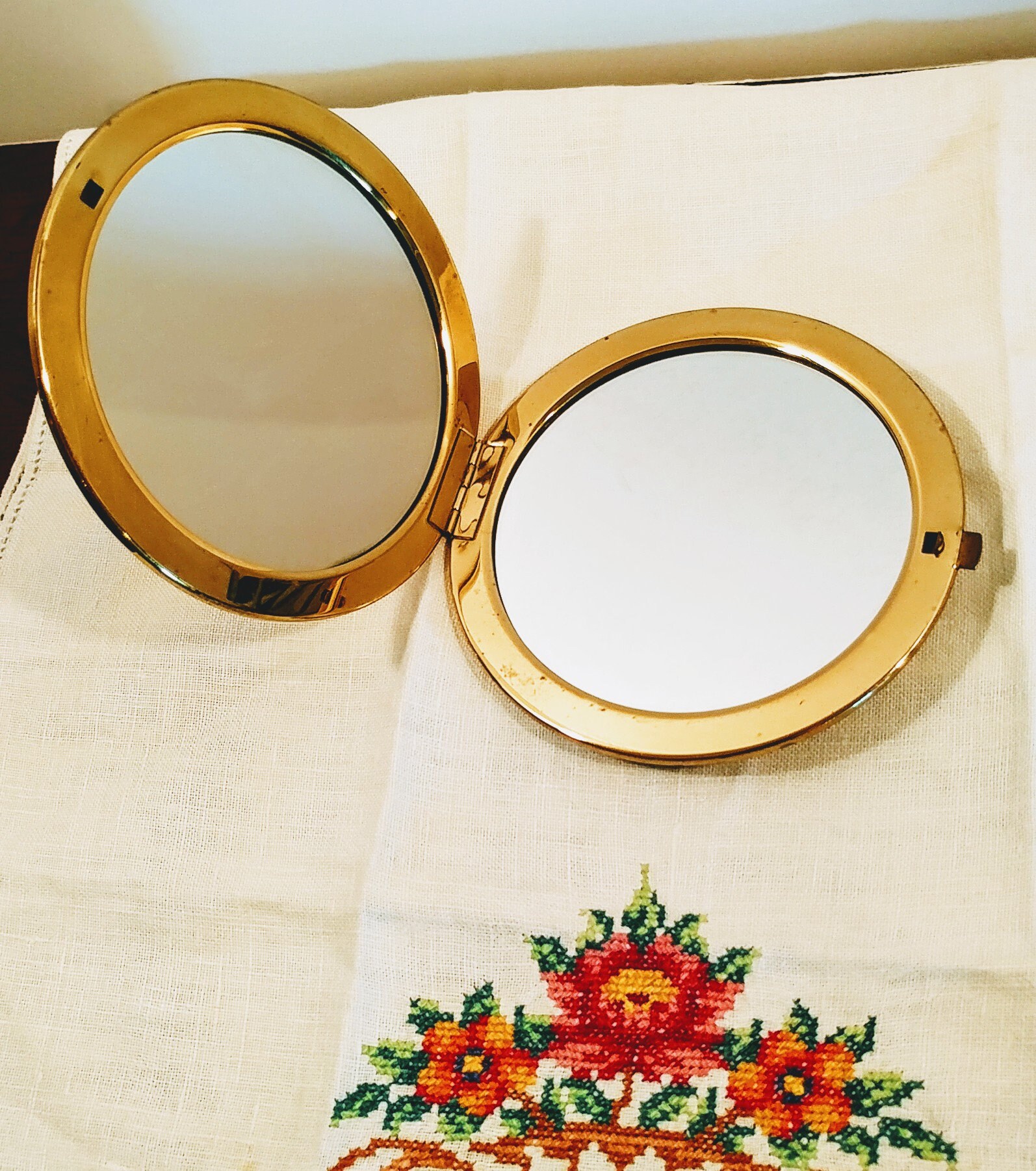 Vintage Lady's Romantic Scenes Large Mirror Compact With Two Mirrors ...