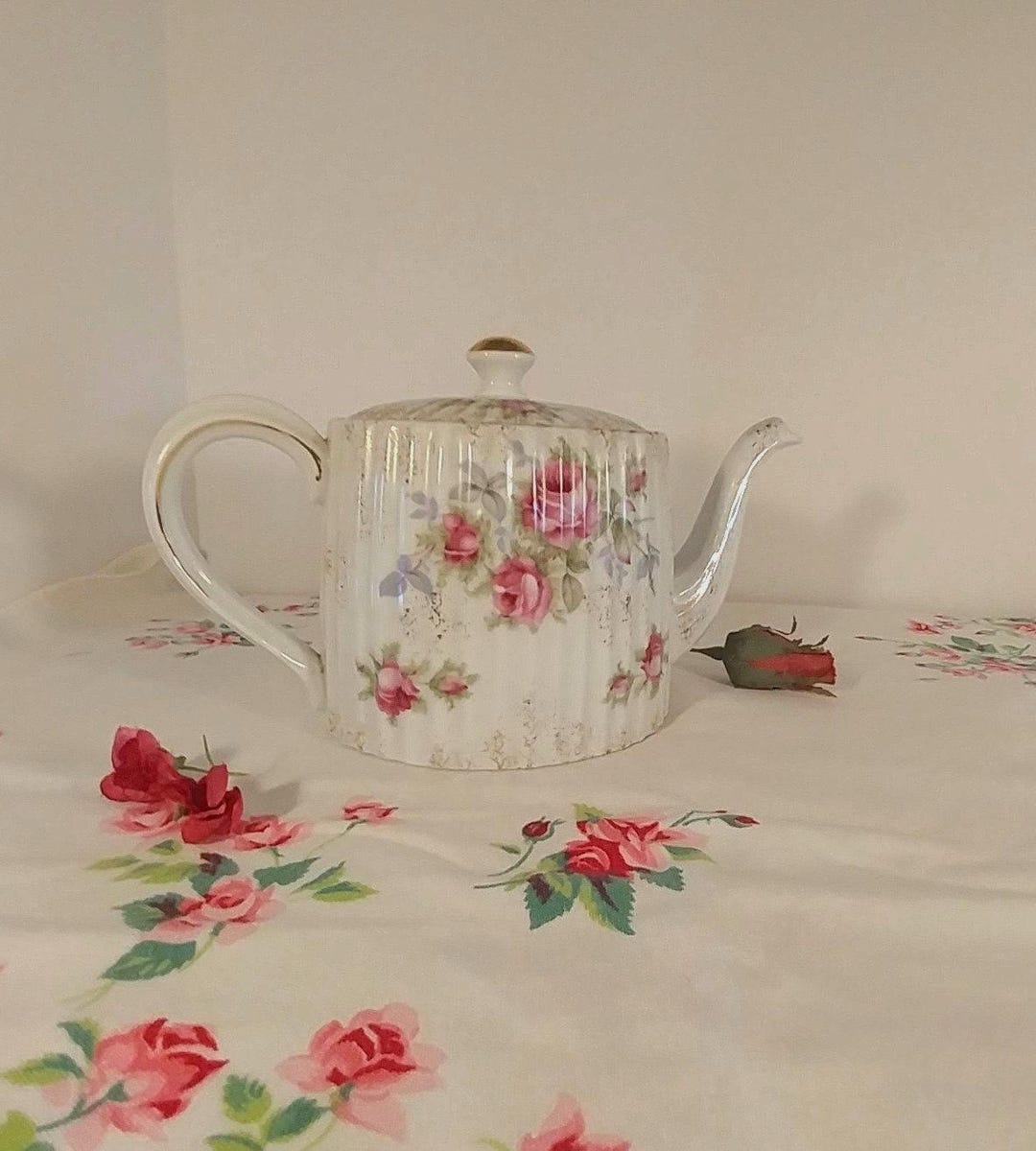 Lefton Bountiful Roses Oval Teapot With Gold Fleck Trim, Full Size ...