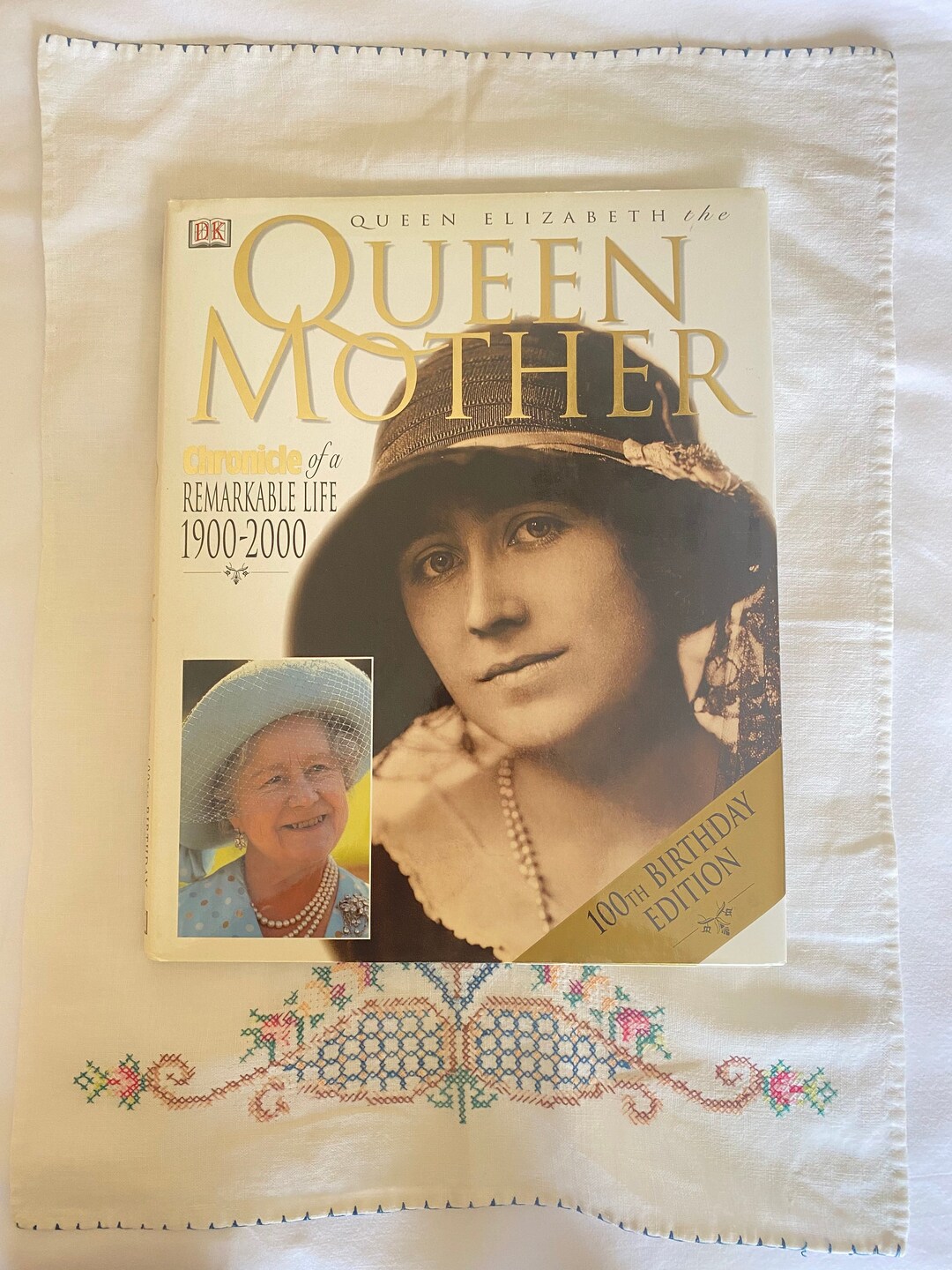 Queen Elizabeth the Queen Mother, Chronicle of a Remarkable Life 1900 ...