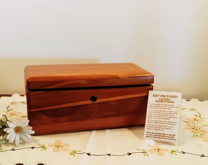 Vintage Lane Cedar Chest Gift Jewelry Box With Original Key Vintage ...