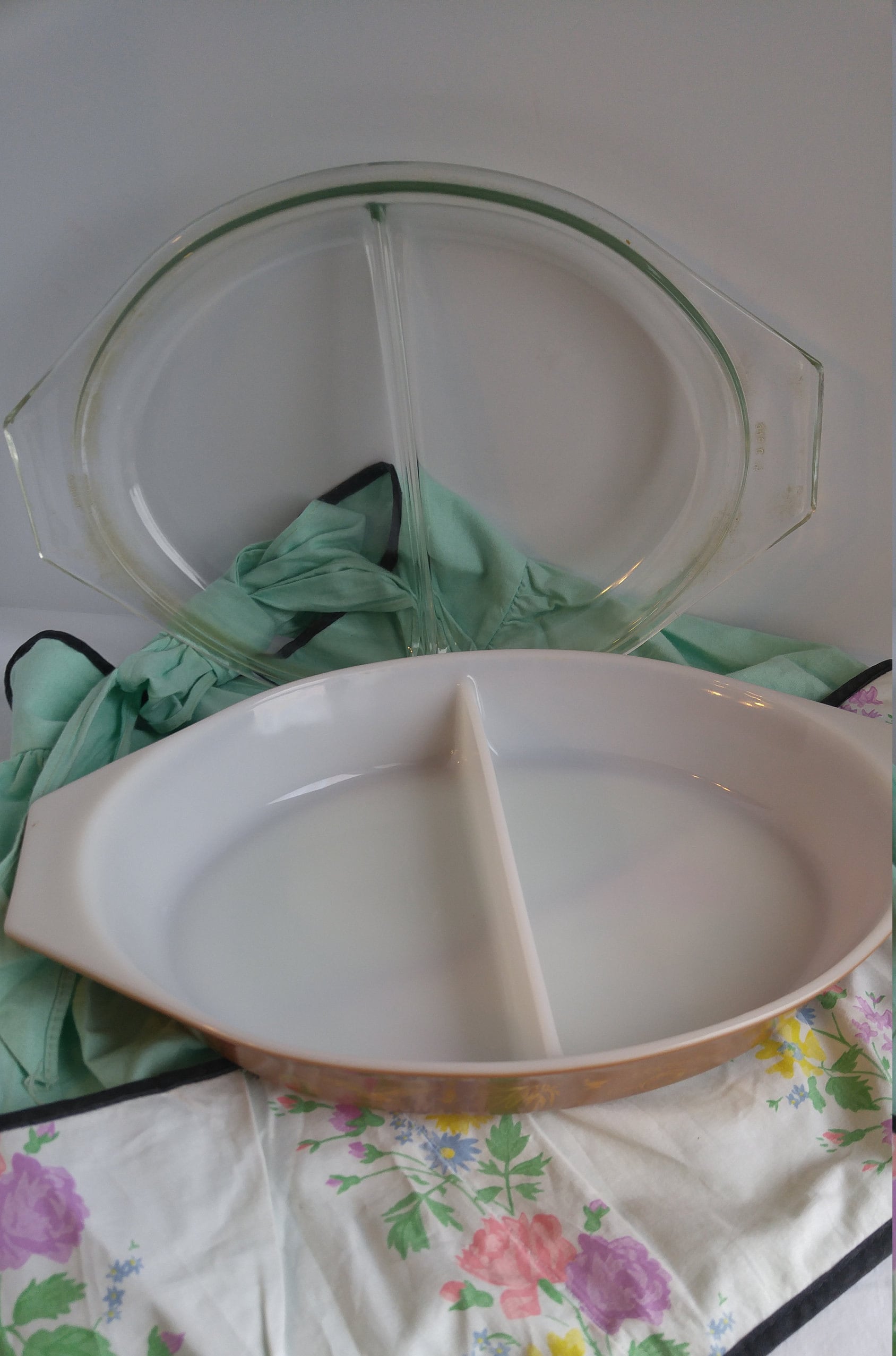 Pyrex Americana Divided Baking Serving Dish With Glass Lid | Etsy