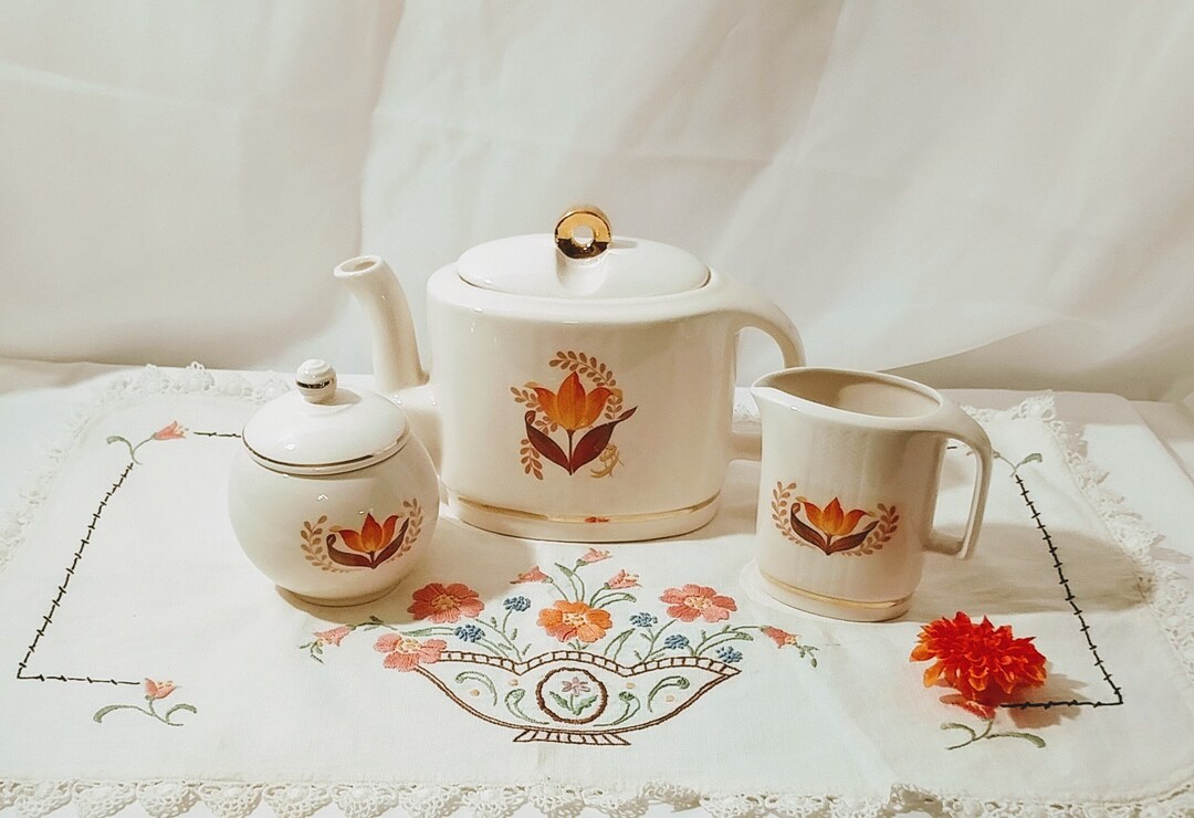 Harker Pottery Modern Tulip Pattern Tea Set - Full Size Teapot, Covered ...