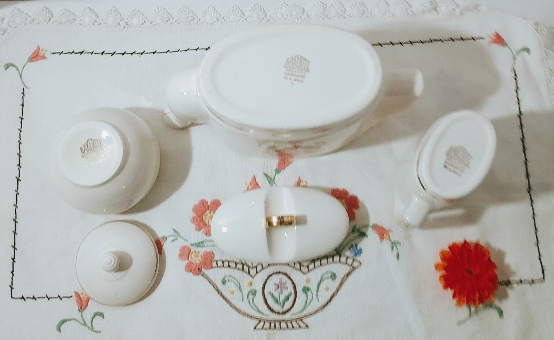 Harker Pottery Modern Tulip Pattern Tea Set - Full Size Teapot, Covered ...
